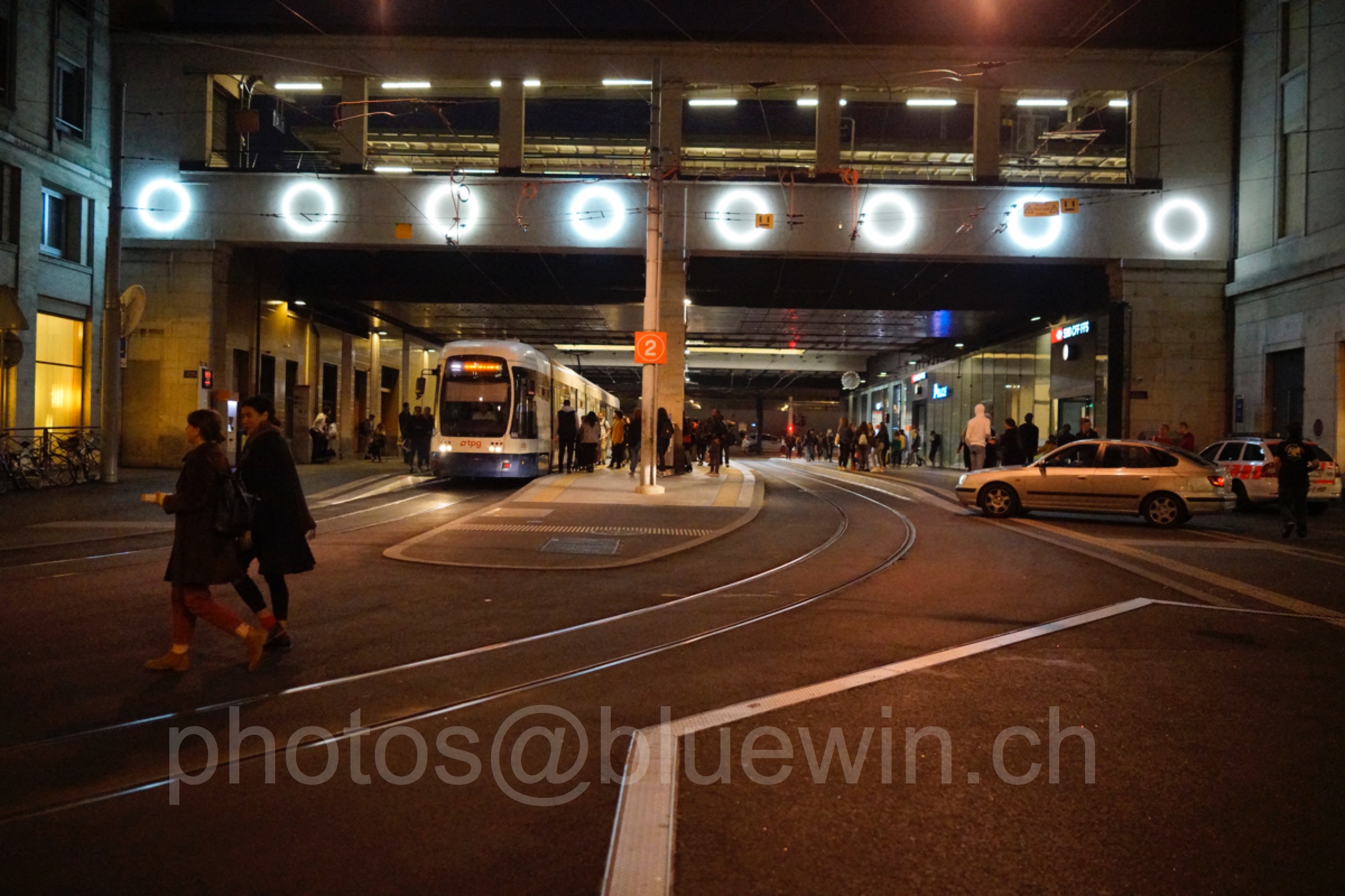 Gare Cornavin Genève œuvre de John M Armleder - LacTU